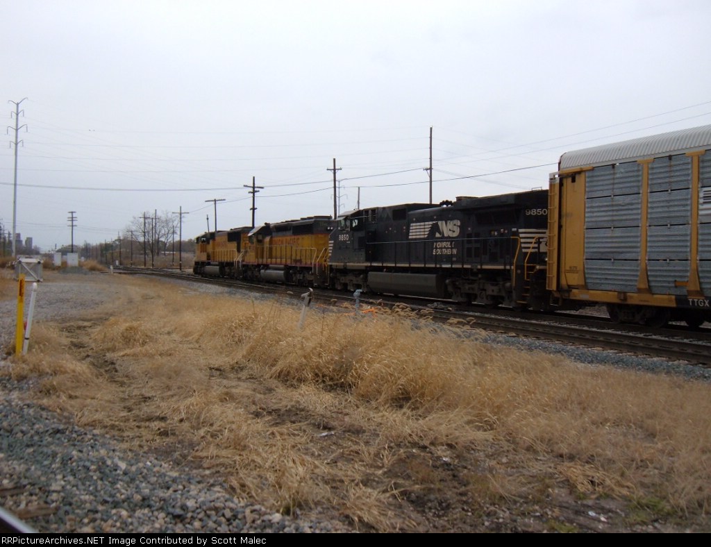 UP 4708 & 3390 & NS 9850